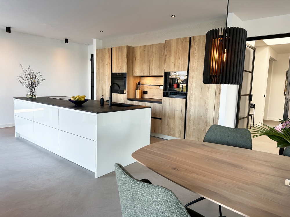 Prachtige luxe keuken in Broek opgeleverd